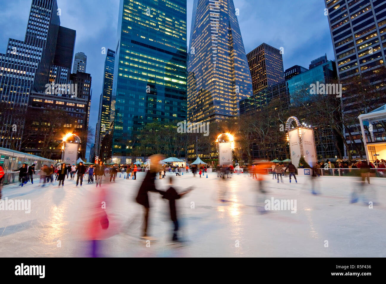 USA, New York City, Manhattan, Ice Skating rink in Bryant Park at ...