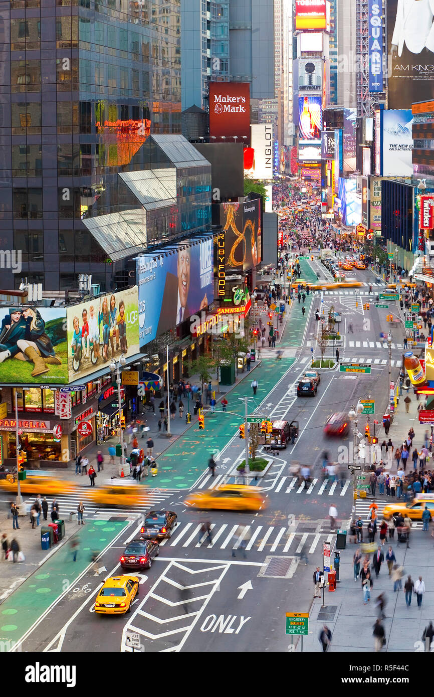 Elevated view times square hi-res stock photography and images - Alamy