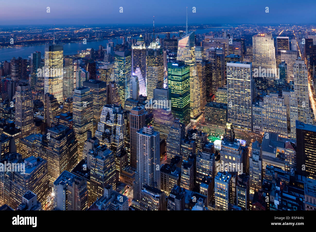 Mid town manhattan new york city hi-res stock photography and images ...