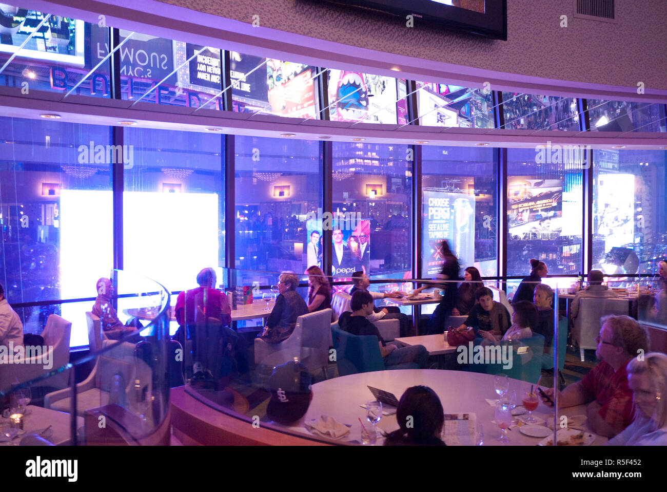 Bar in the Marriott Marquis Hotel, Times Square, Manhattan, New York ...