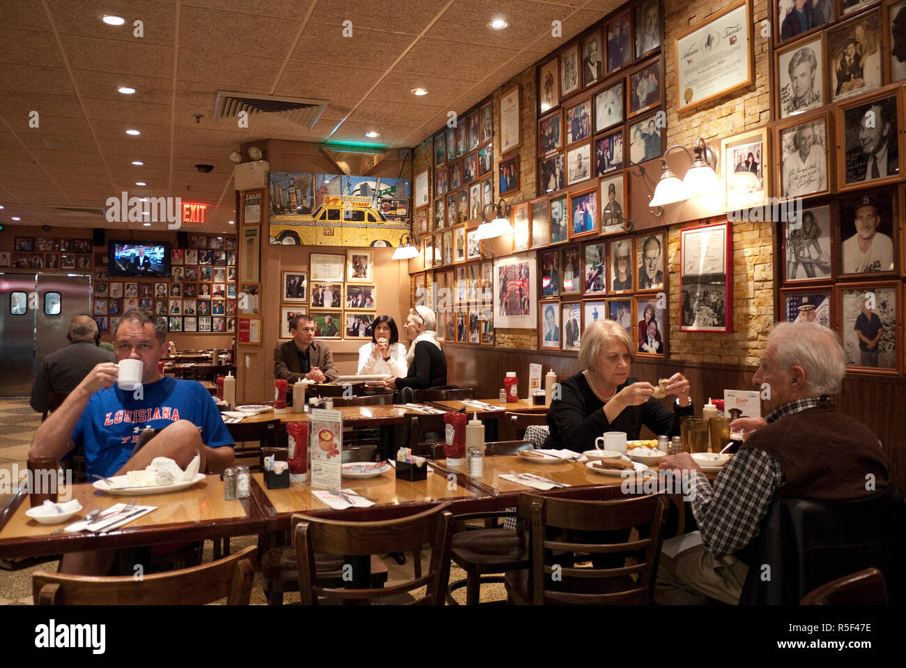 Inside Carnegie Deli, 7th Avenue, Manhattan, New York City, USA Stock ...