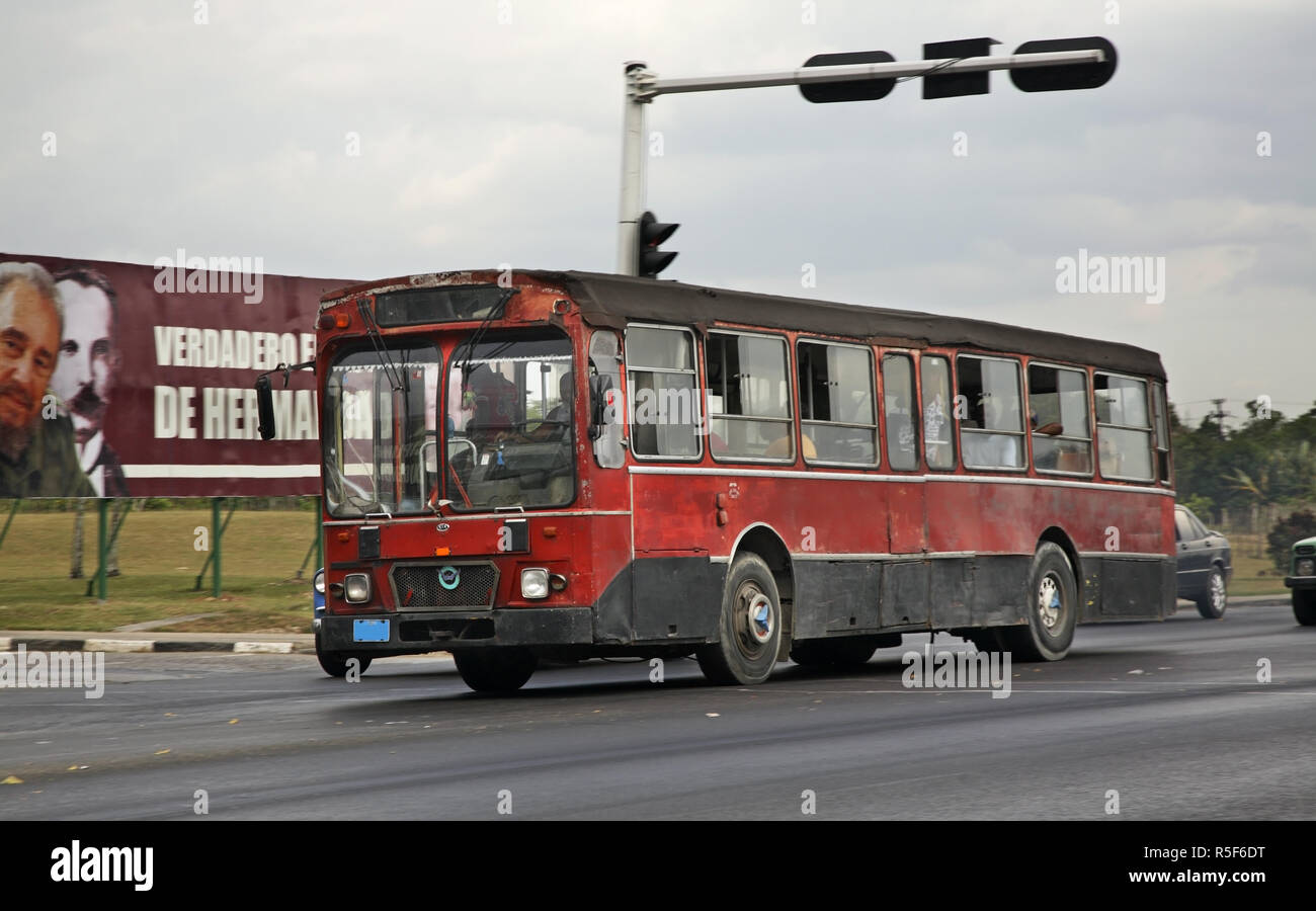 Old bus in Havana. Cuba Stock Photo - Alamy