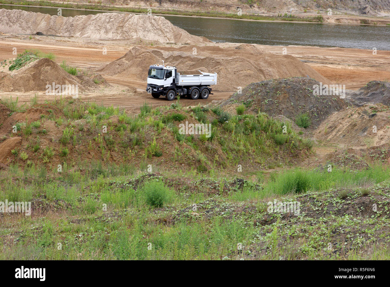 Bulk tipper hi-res stock photography and images - Alamy