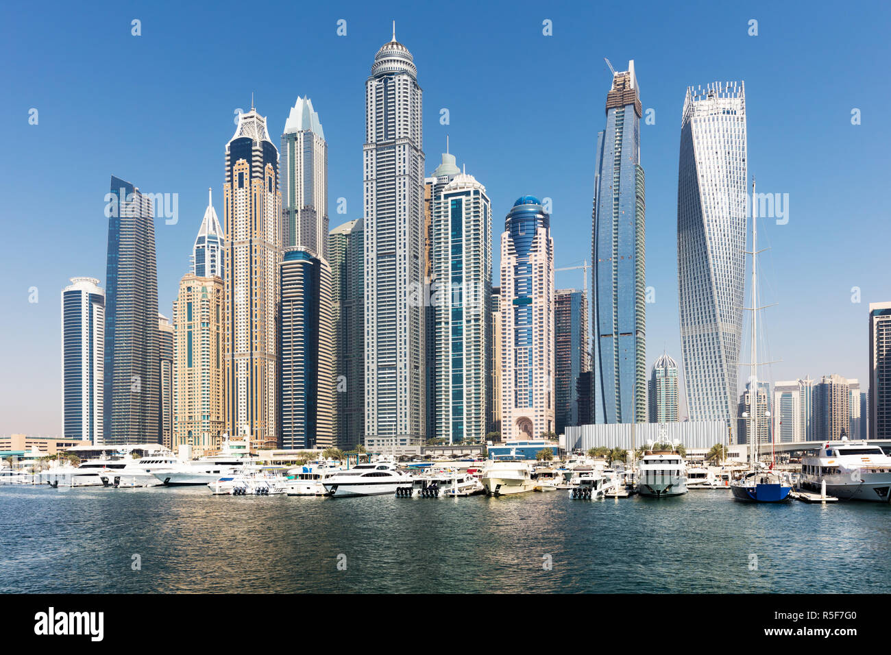 Twisted building dubai hi-res stock photography and images - Alamy