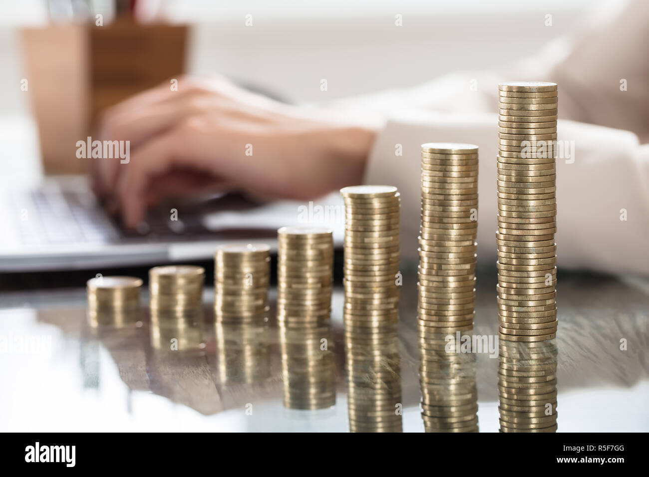 Stack Of Increasing Coins On Office Desk Stock Photo - Alamy