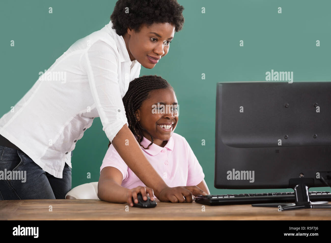 Person operating computer mouse hi-res stock photography and images - Alamy