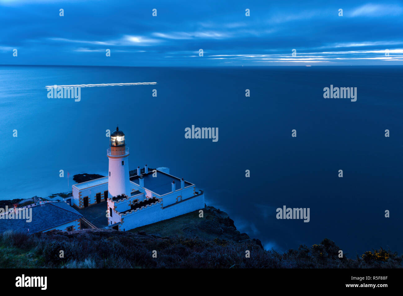 Douglas Head Lighthouse at dawn. Douglas, Isle of Man Stock Photo - Alamy