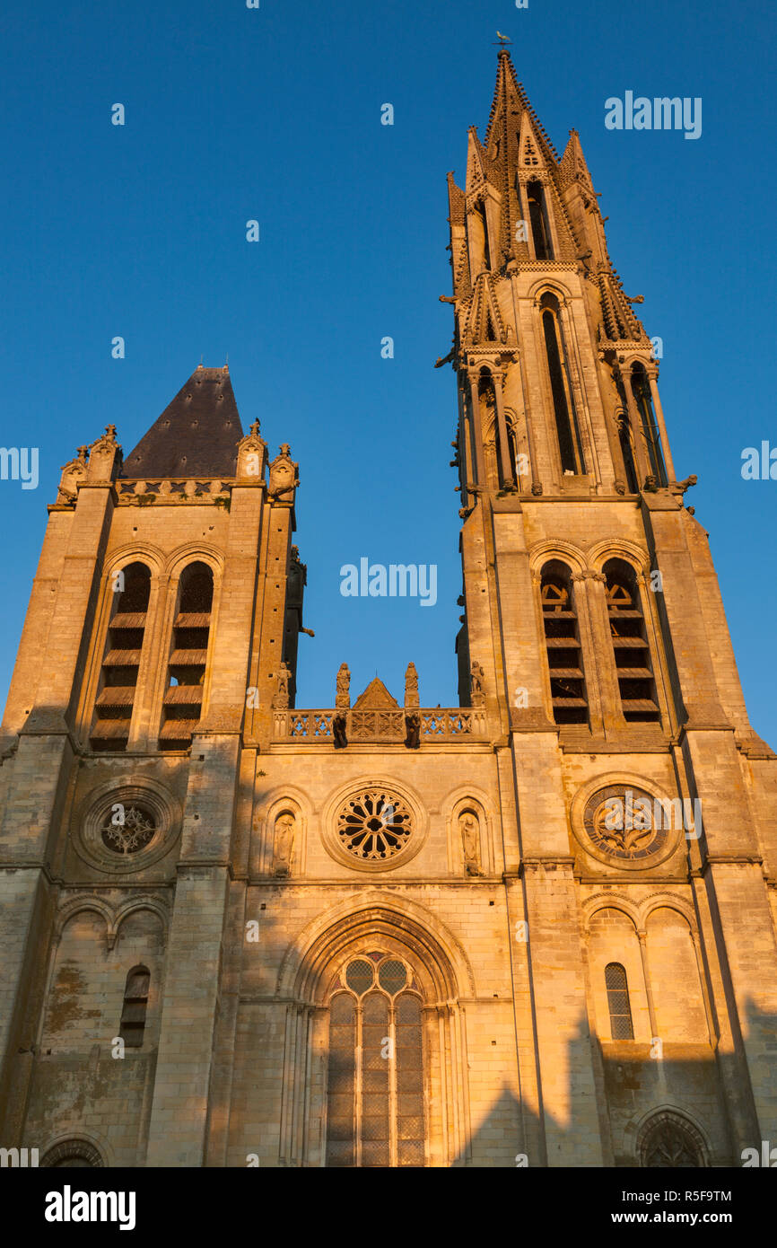 France senlis street town hi-res stock photography and images - Alamy