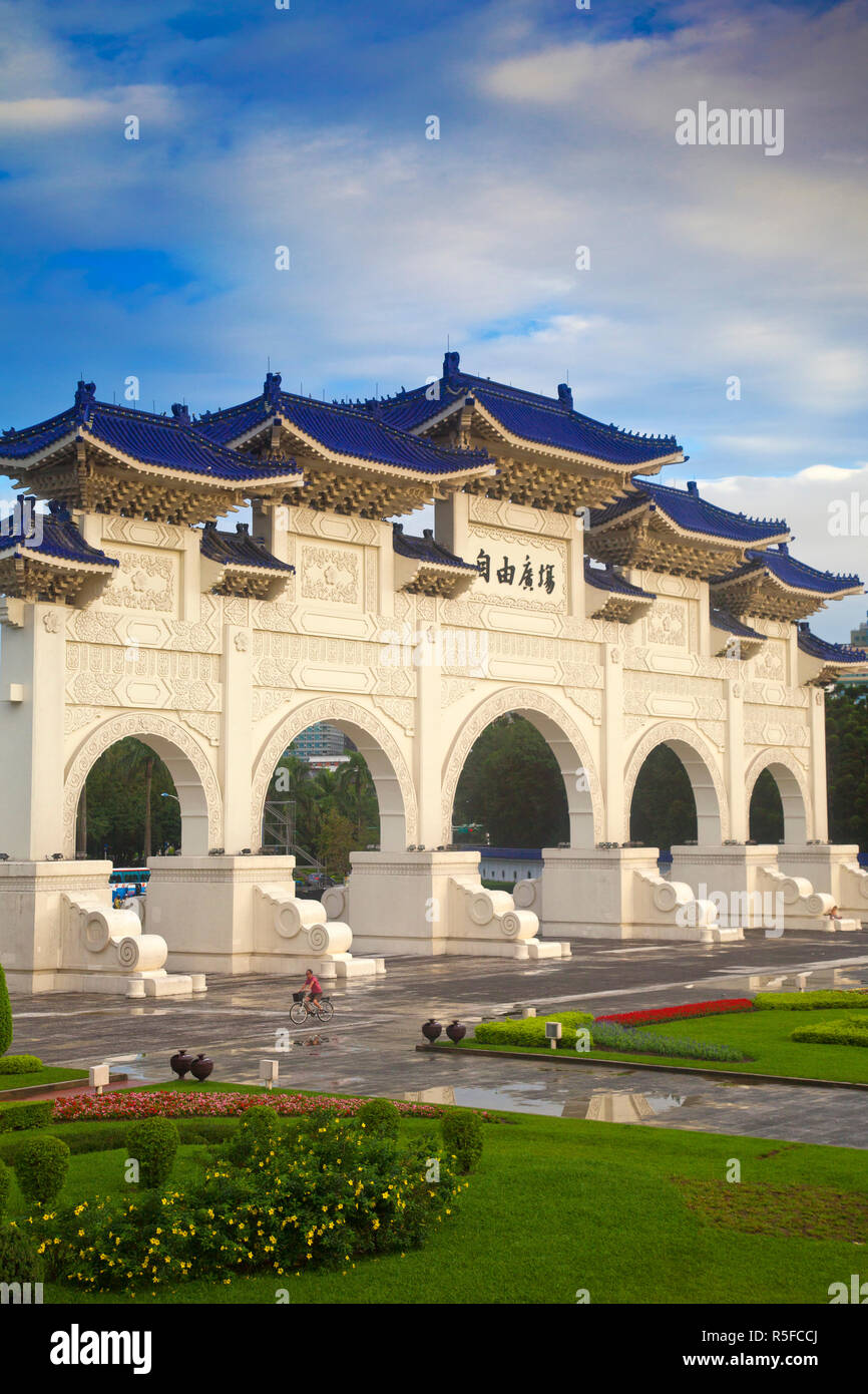 Taiwan, Taipei, Entrance gate, Chiang Kai-shek Memorial Hall Stock ...