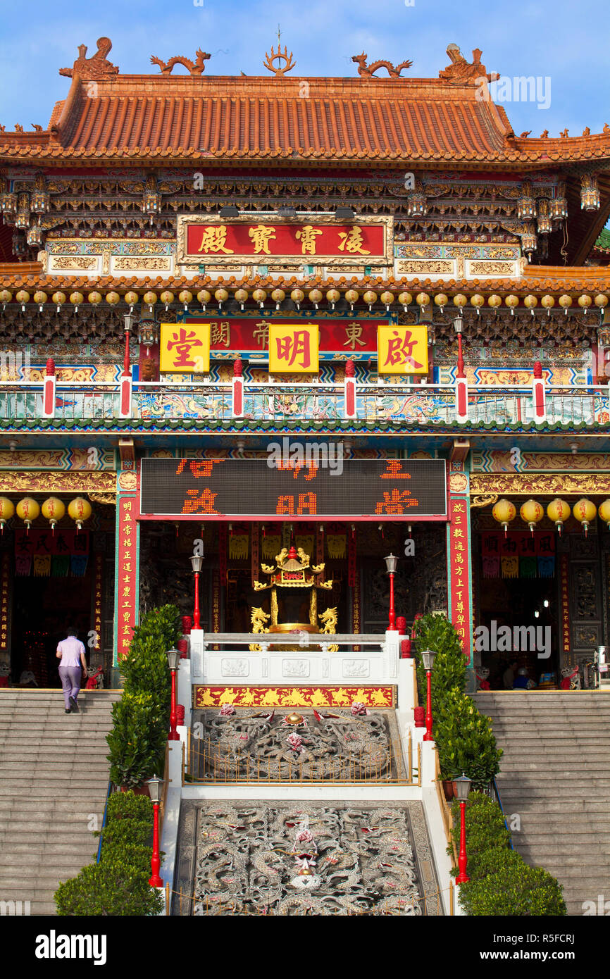 Taiwan, Kaohsiung, Lotus pond, Temple of Enlightenment - Chi Ming Tang ...