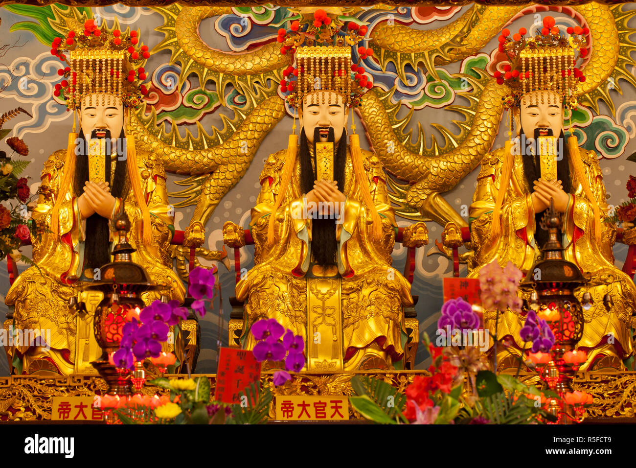 Taiwan, Kaohsiung, Lotus pond, Temple of Enlightenment - Chi Ming Tang ...