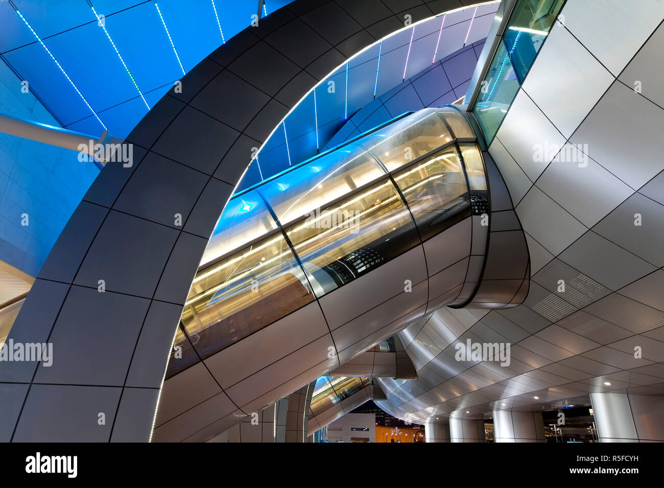 Dubai international airport terminal 3 hi-res stock photography and ...