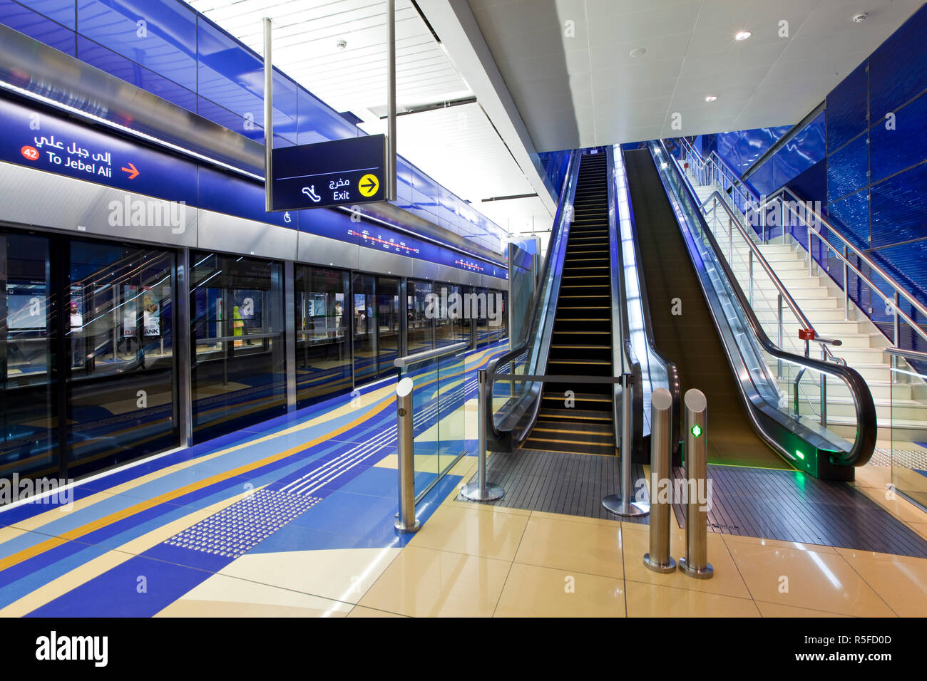 Dubai metro station hi-res stock photography and images - Alamy