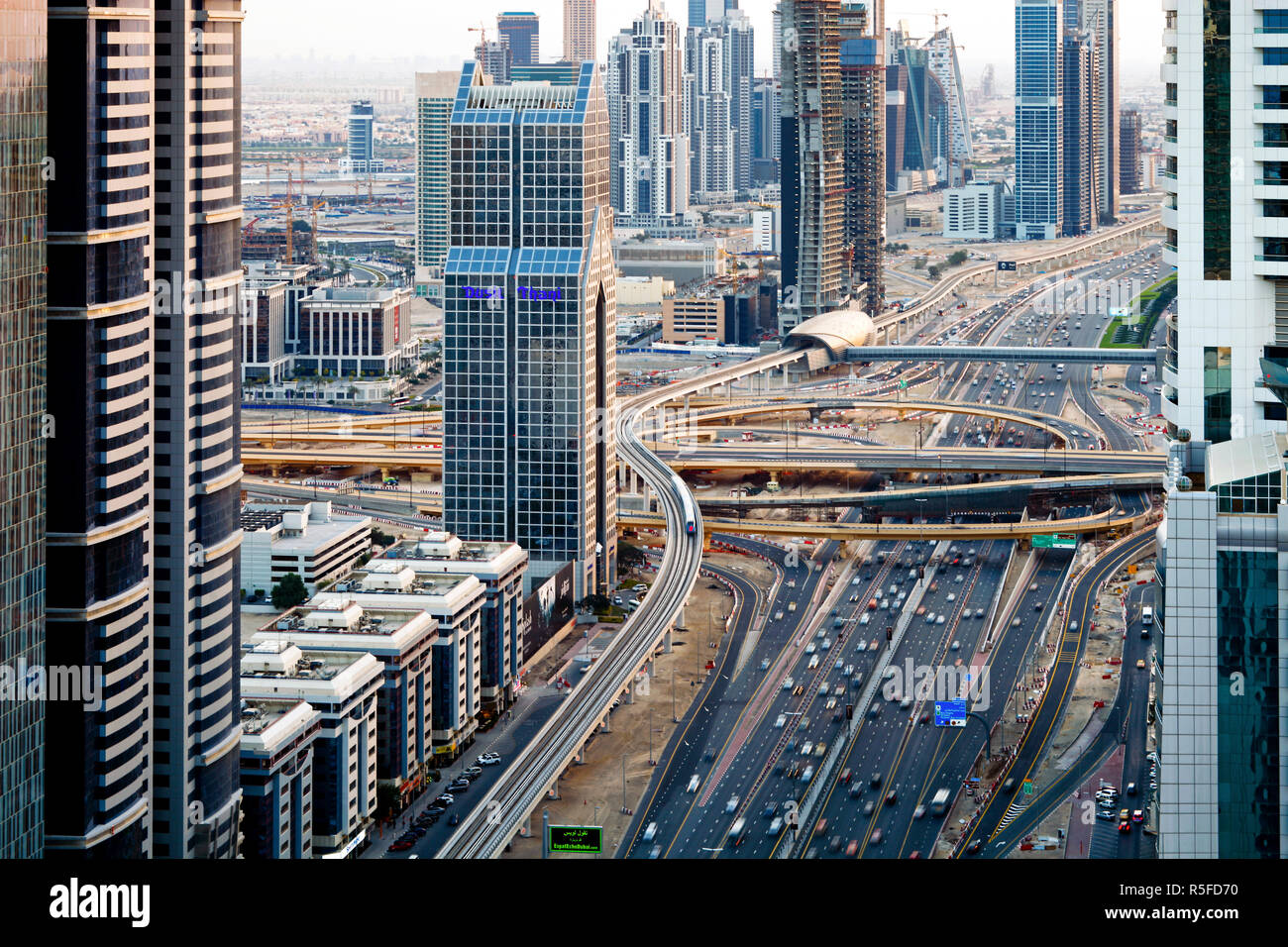 Sheikh zayed road dubai hi-res stock photography and images - Alamy