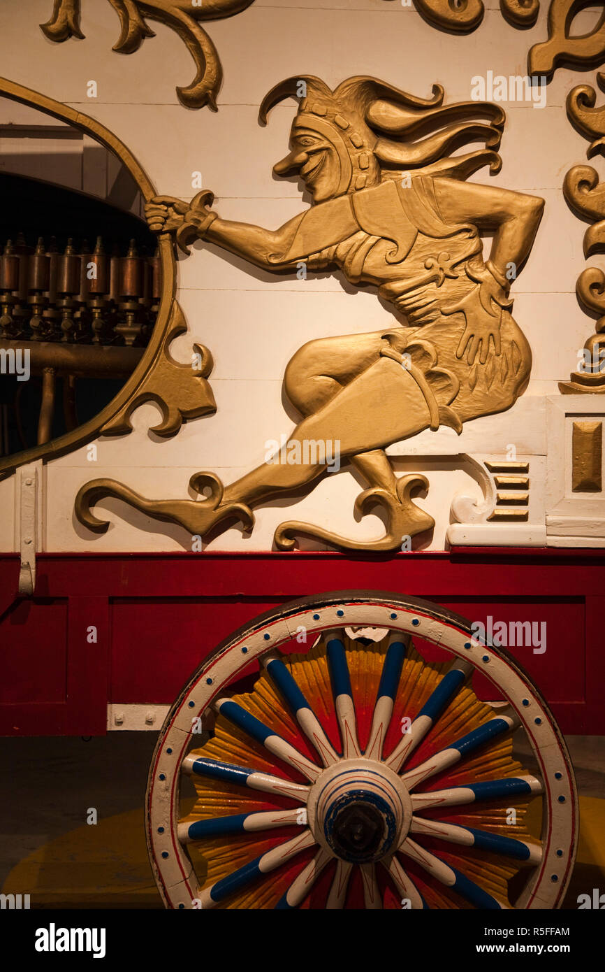 Circus wagon hi-res stock photography and images - Alamy