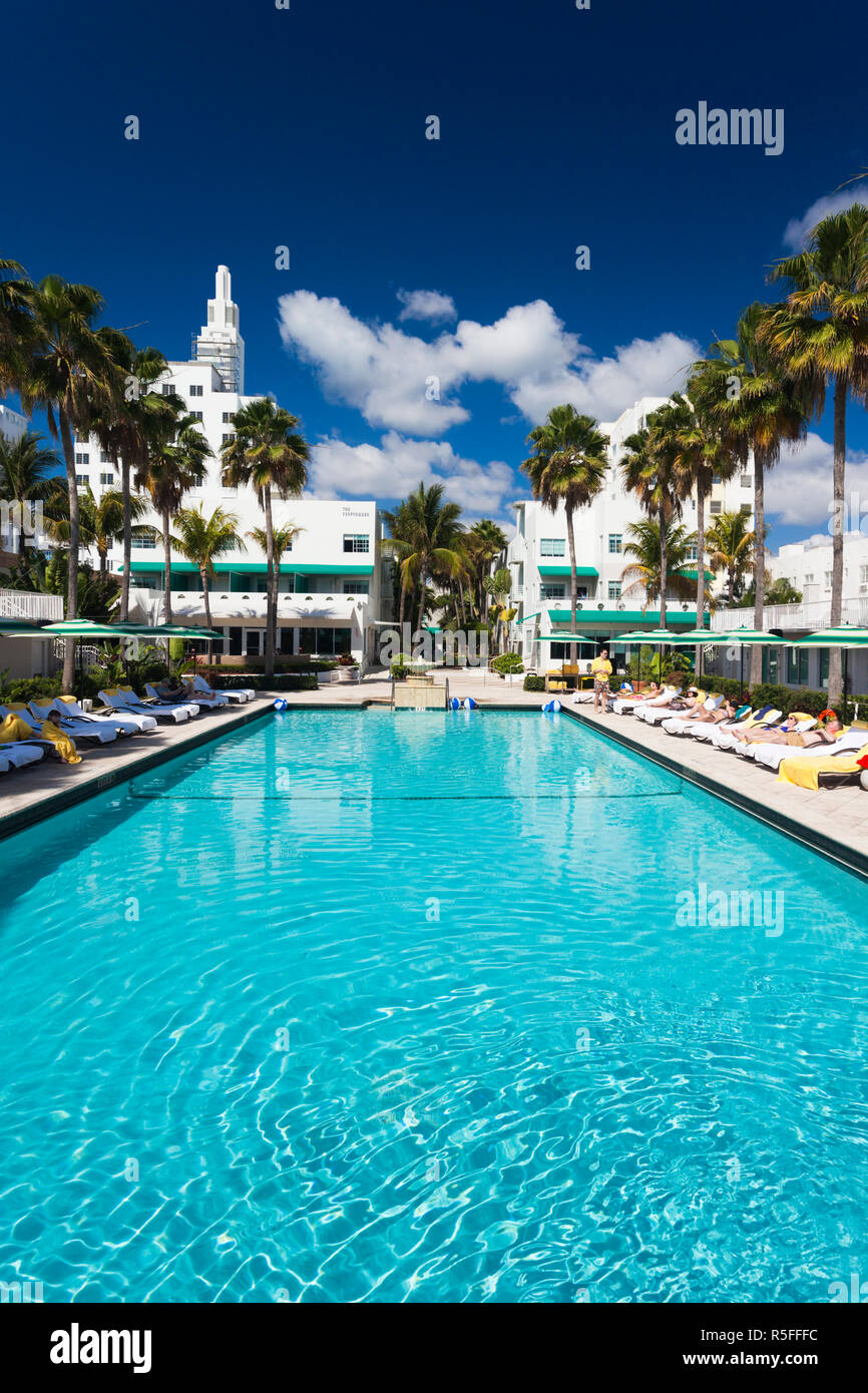 USA, Miami Beach, South Beach, poolside at the Surfcomber Hotel Stock ...