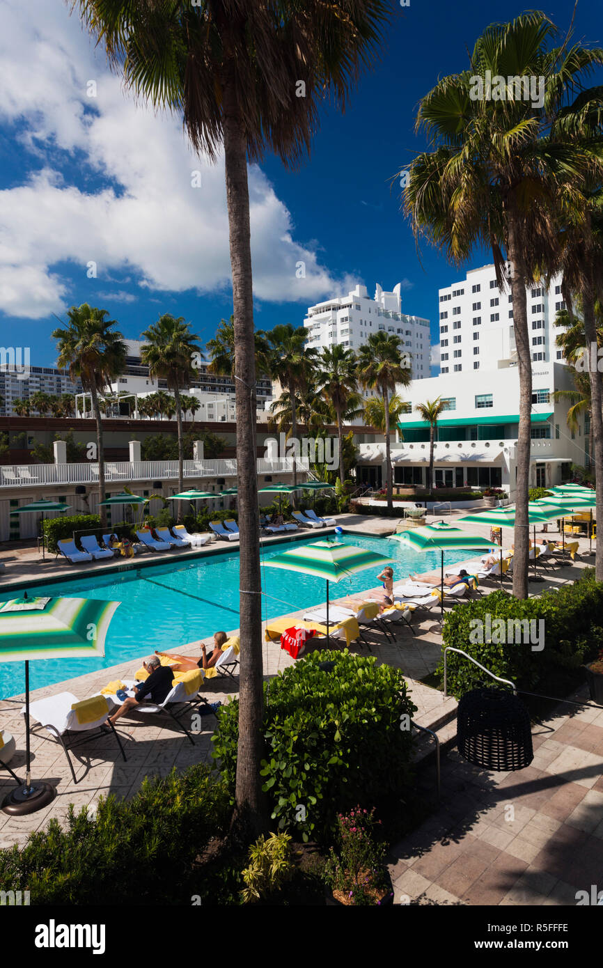 USA, Miami Beach, South Beach, poolside at the Surfcomber Hotel Stock ...