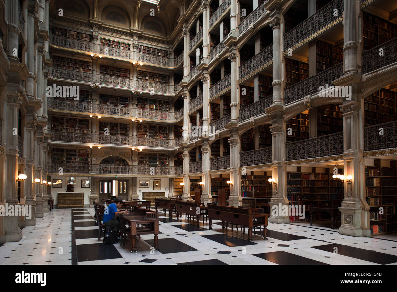 USA, Maryland, Baltimore, library at the Peabody Institute at Johns ...