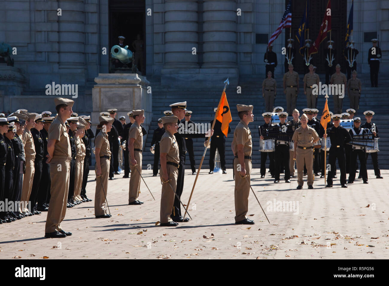 USA, Maryland, Annapolis, US Naval Academy, Navy cadets at noon ...