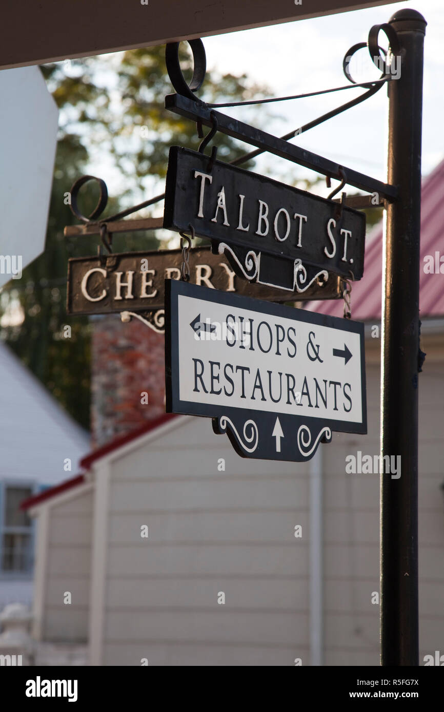 USA, Maryland, Eastern Shore of Chesapeake Bay, St. Michaels, street ...
