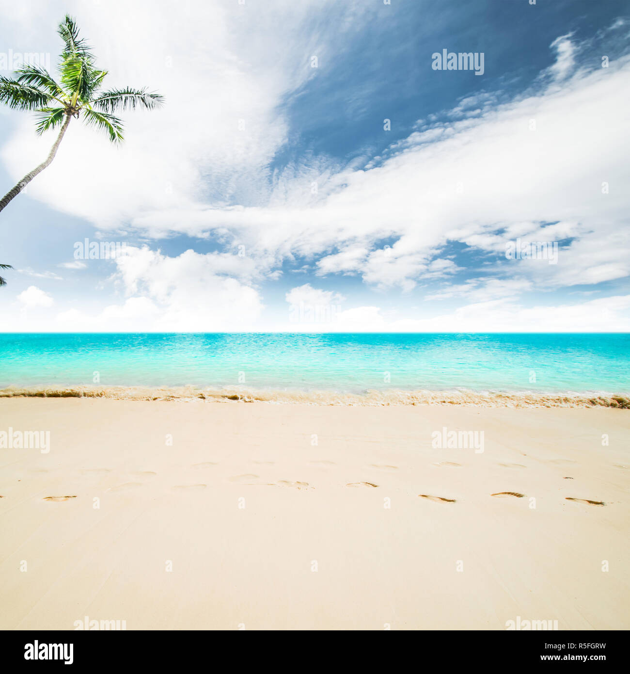 Idyllic beach background Stock Photo - Alamy