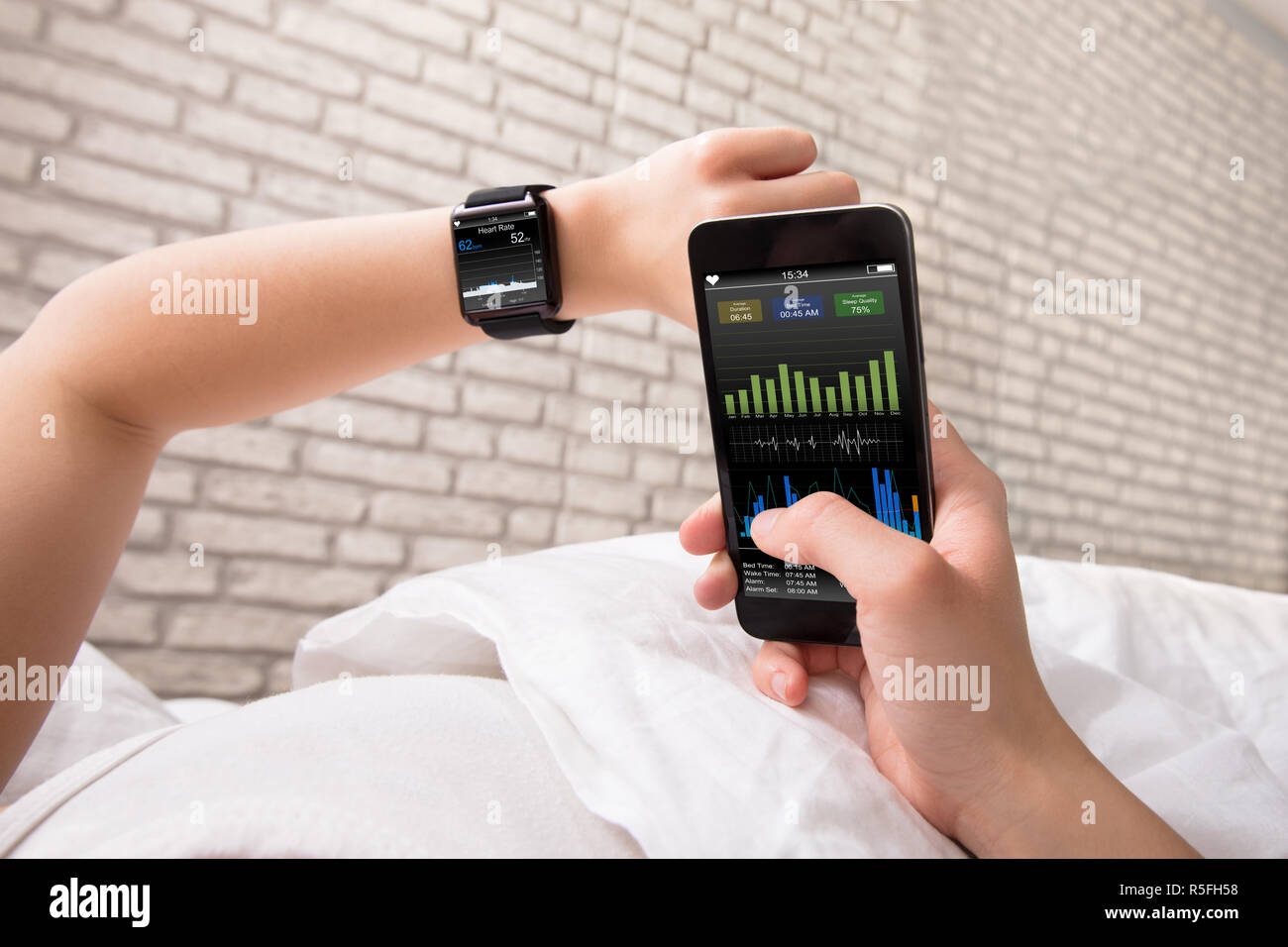 Smart watch showing heart hi-res stock photography and images - Alamy