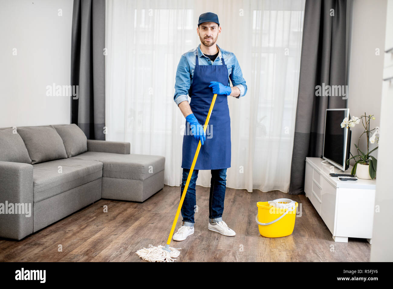 Man flat bucket hi-res stock photography and images - Alamy
