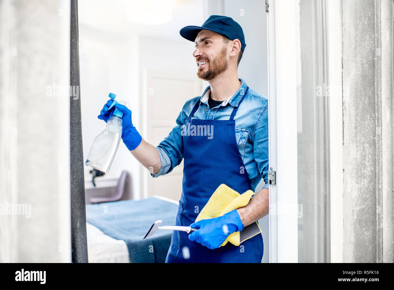 Person washing cleaning windows hi-res stock photography and images - Alamy