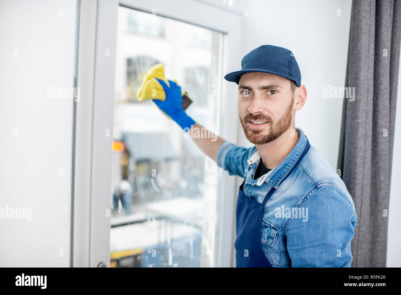 Person washing cleaning windows hi-res stock photography and images - Alamy