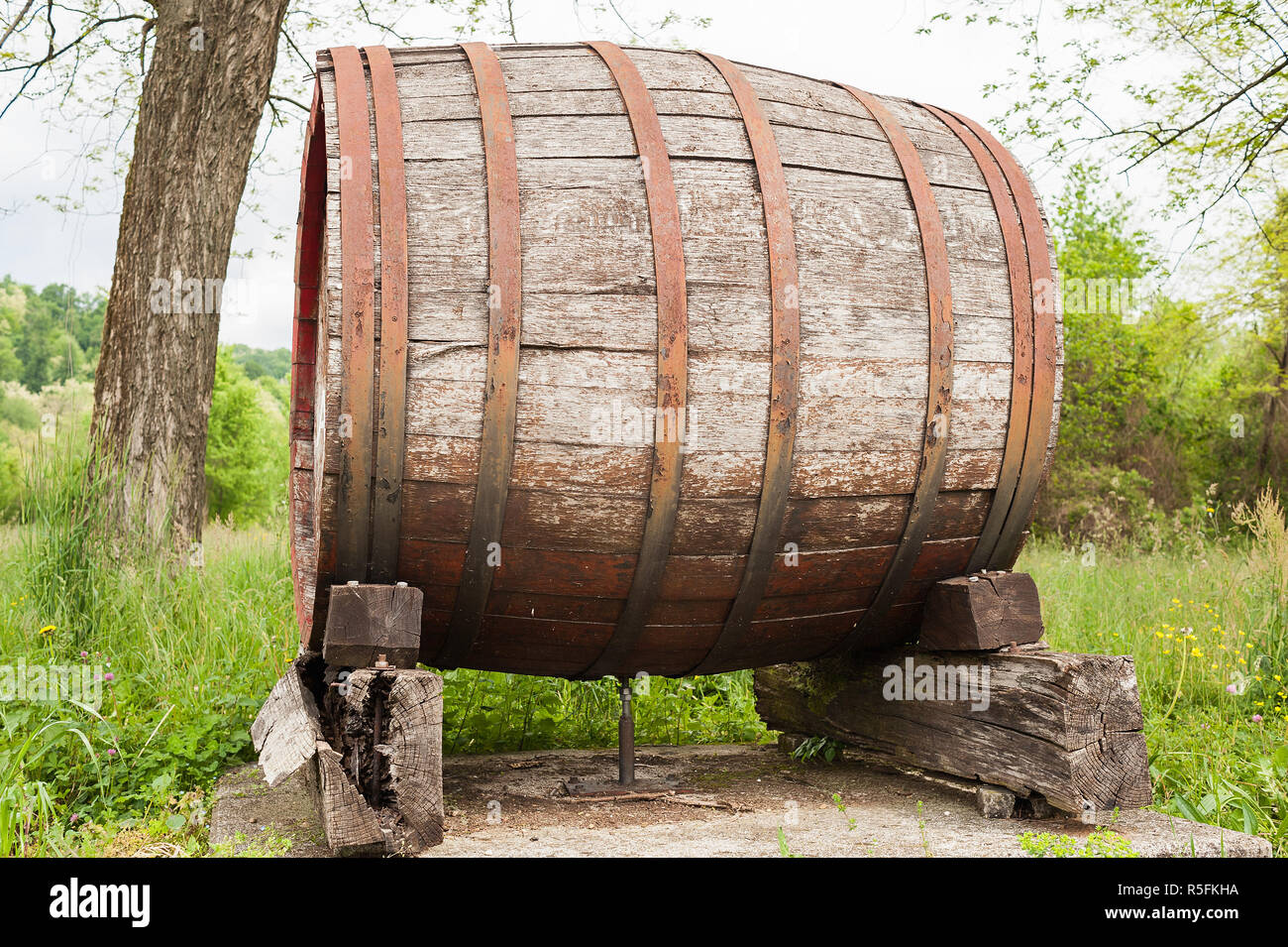 Old wooden barrel Stock Photo - Alamy