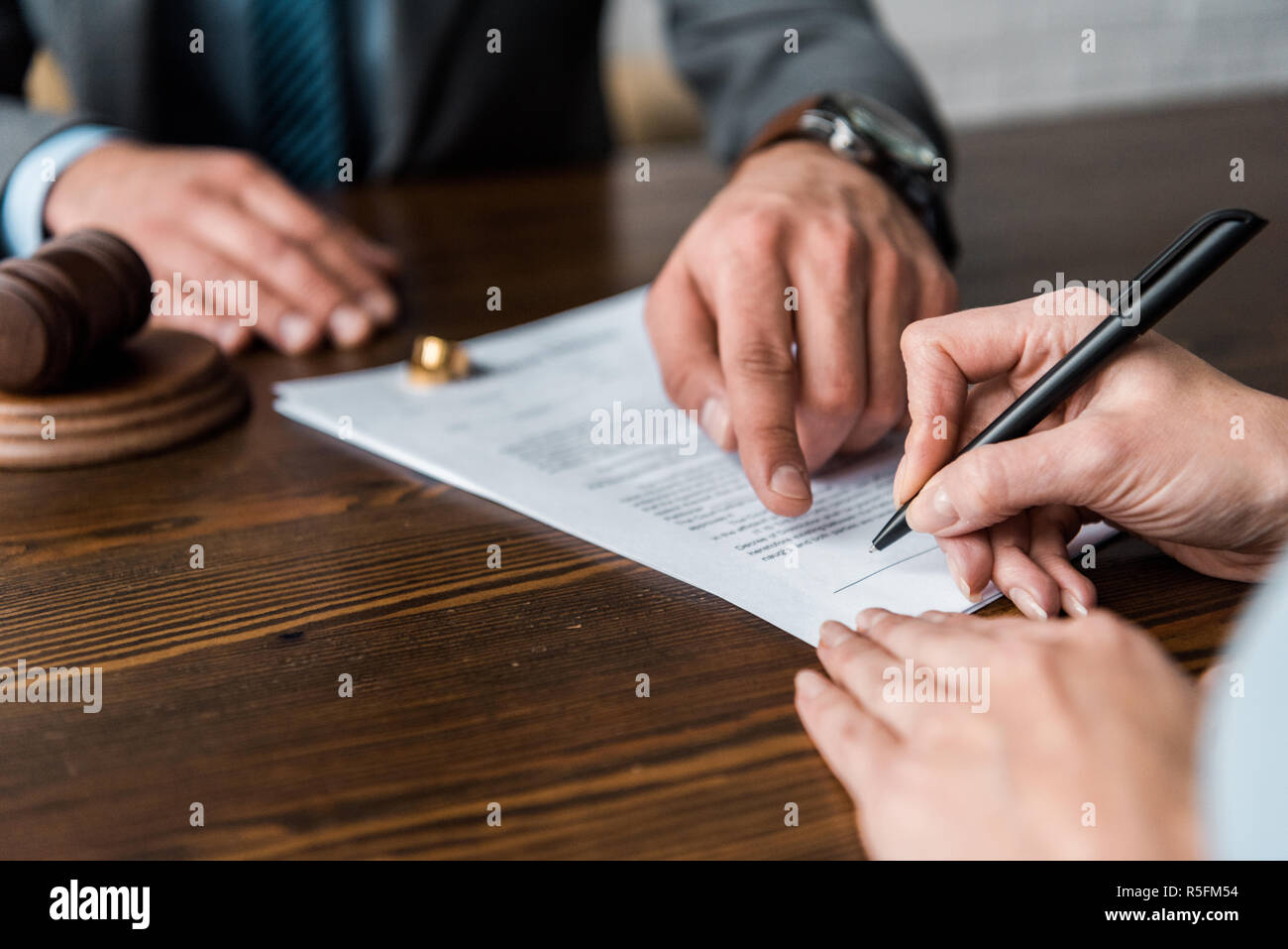 Man and woman signing divorce papers hi-res stock photography and ...