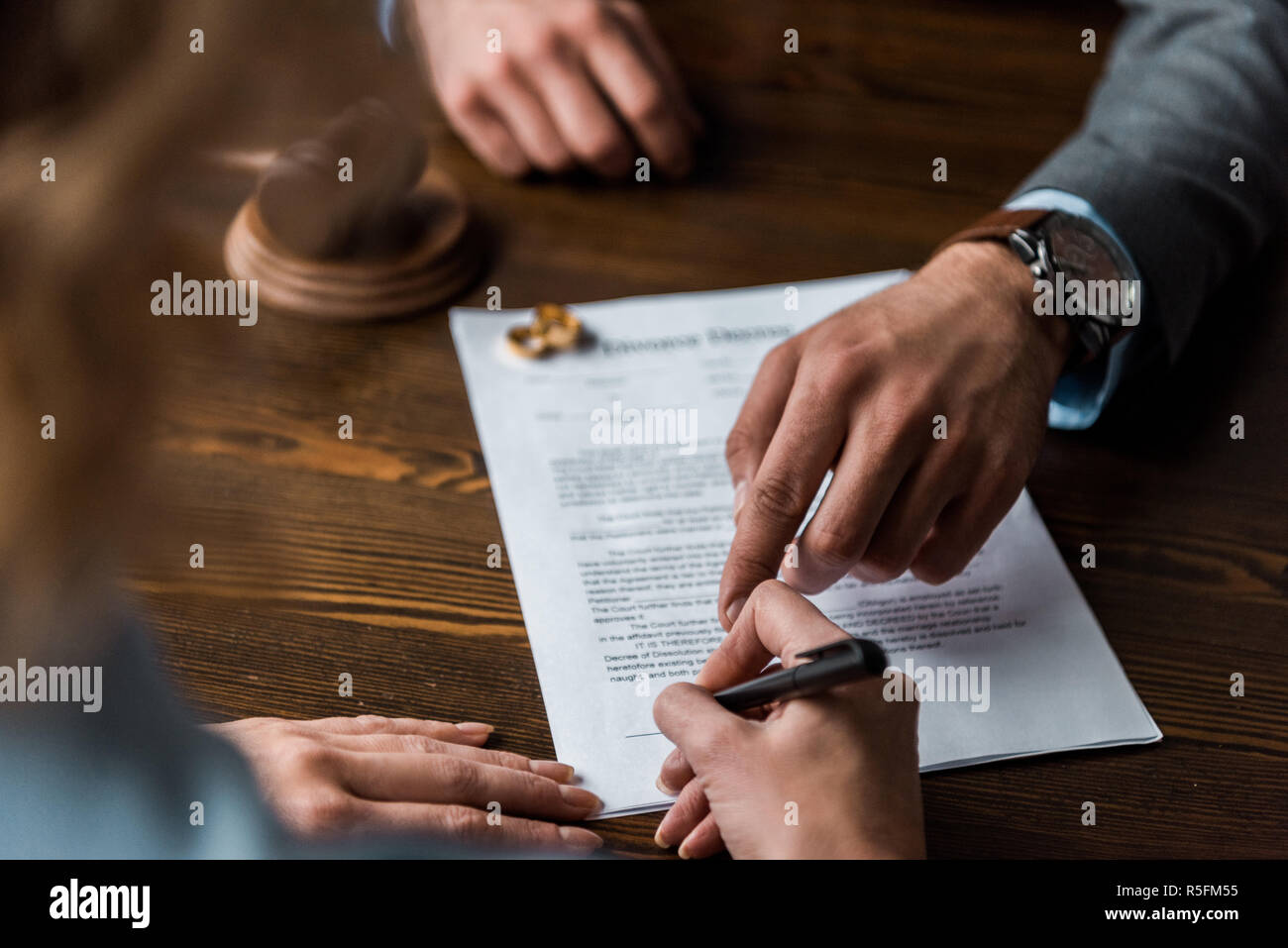 Man and woman signing divorce papers hi-res stock photography and ...