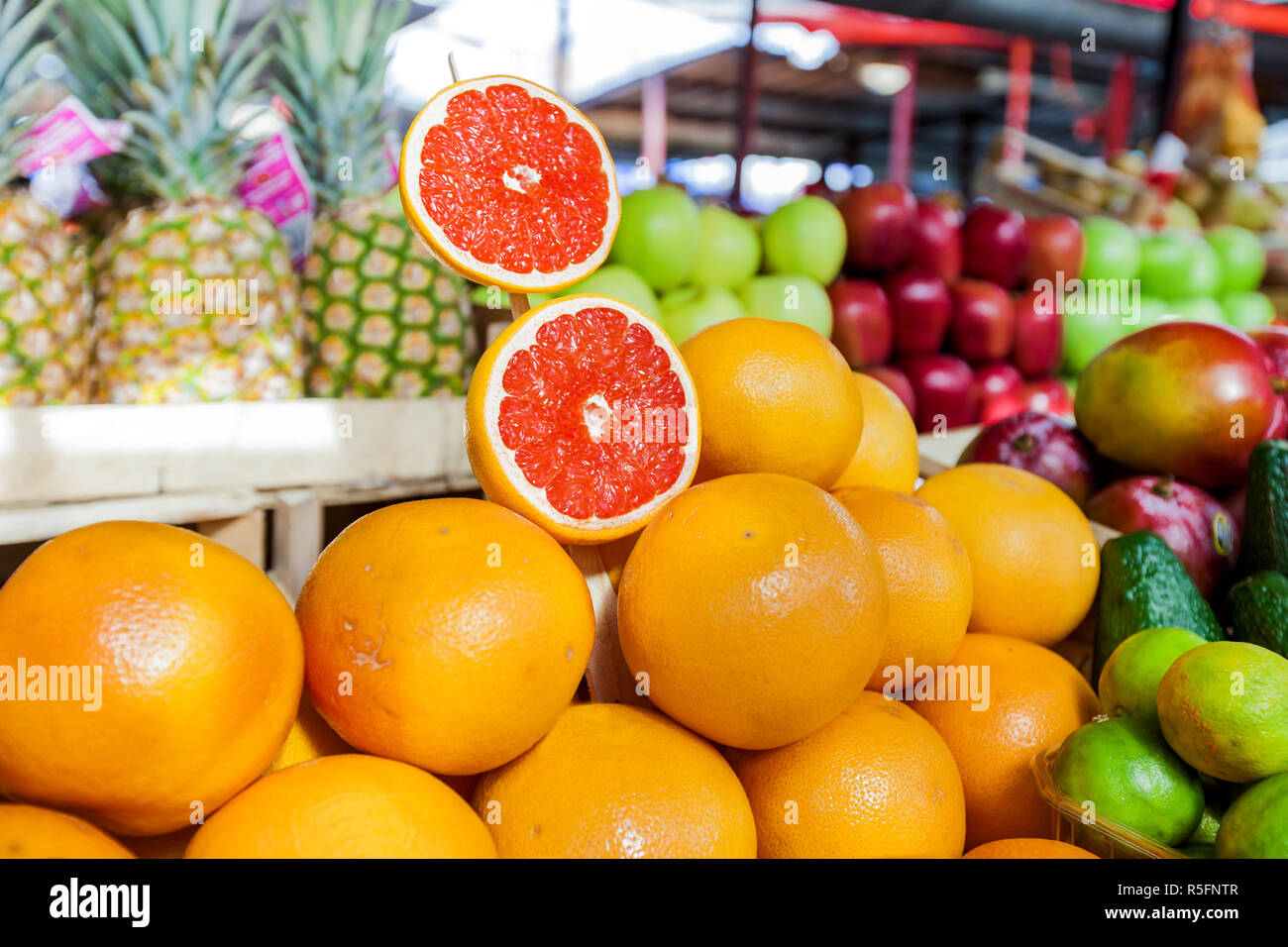 Grapefruit healthy food Grocery Stock Photo - Alamy