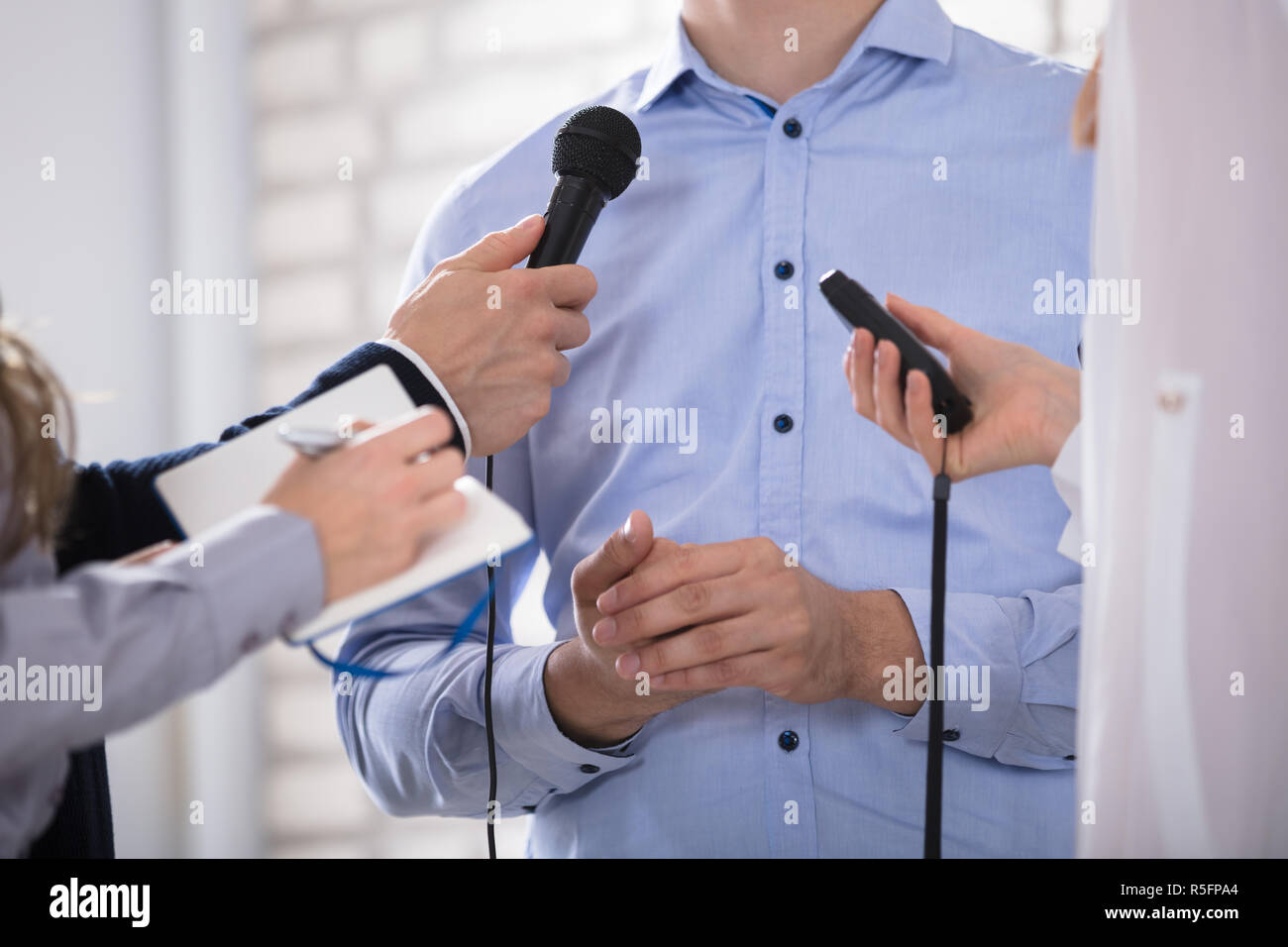 Holding mike stand hi-res stock photography and images - Alamy