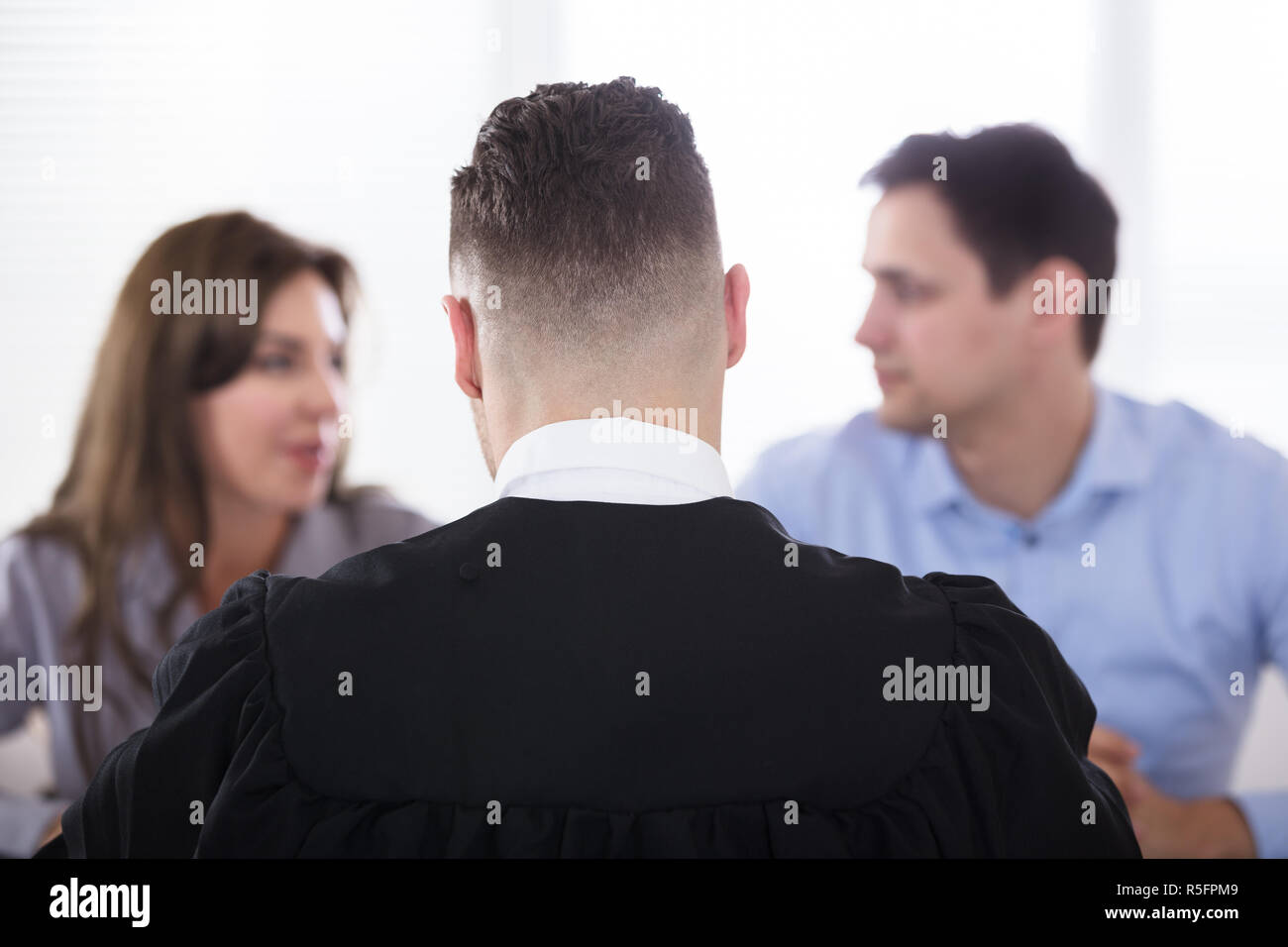 Lawyer arguing in court hi-res stock photography and images - Alamy