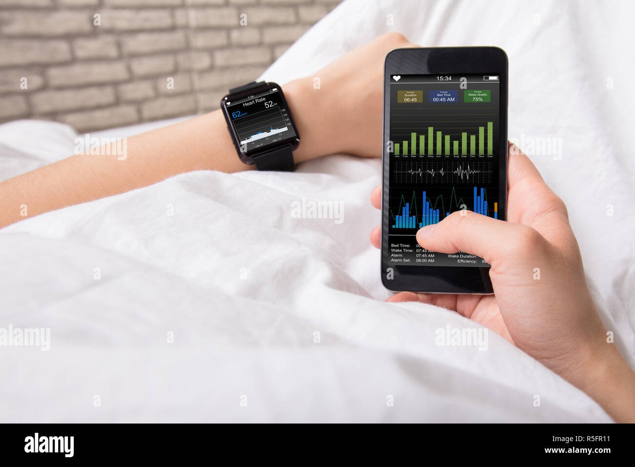 Smart watch showing heart hi-res stock photography and images - Alamy