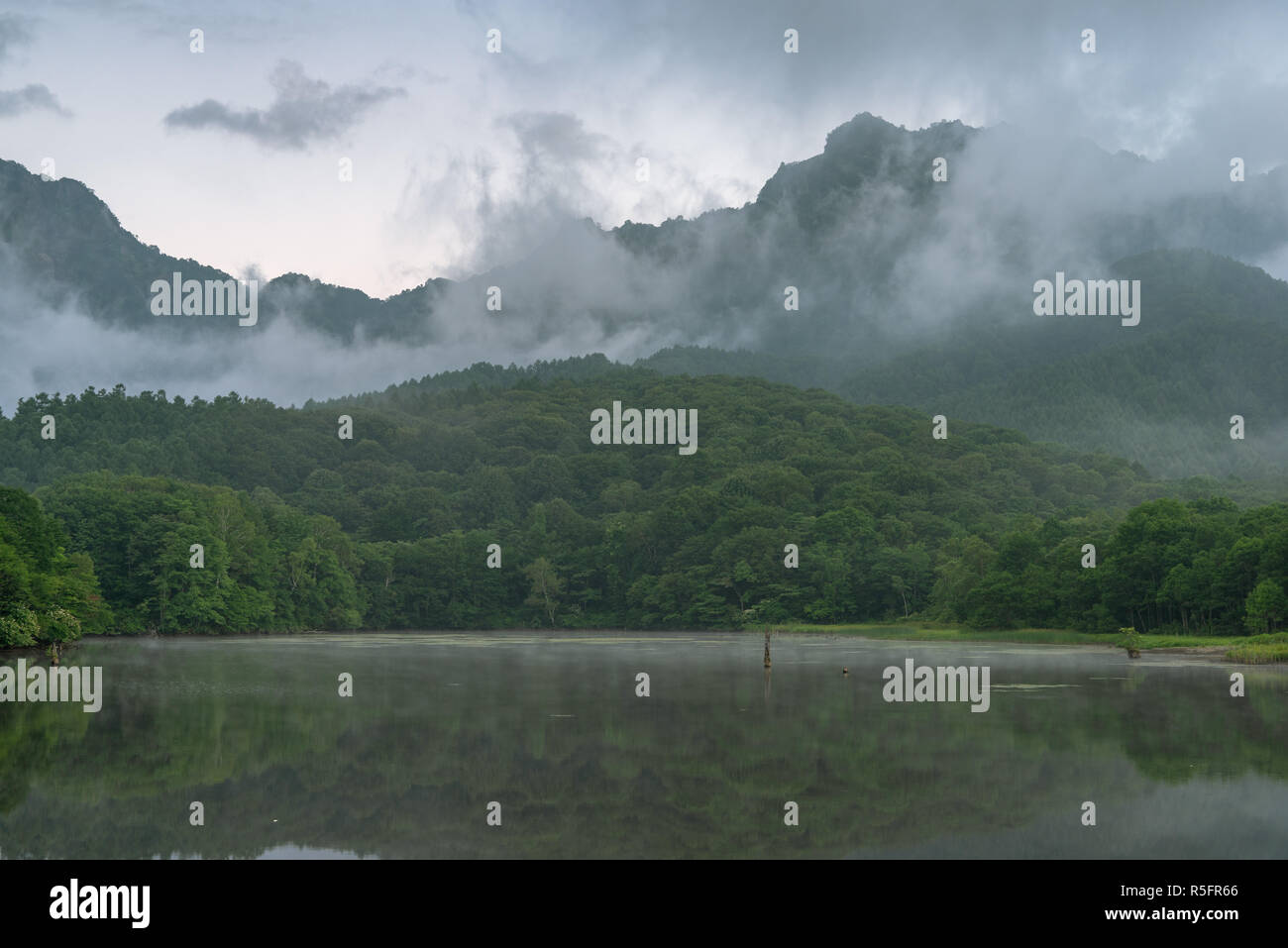 Kagami ike pond hi-res stock photography and images - Alamy