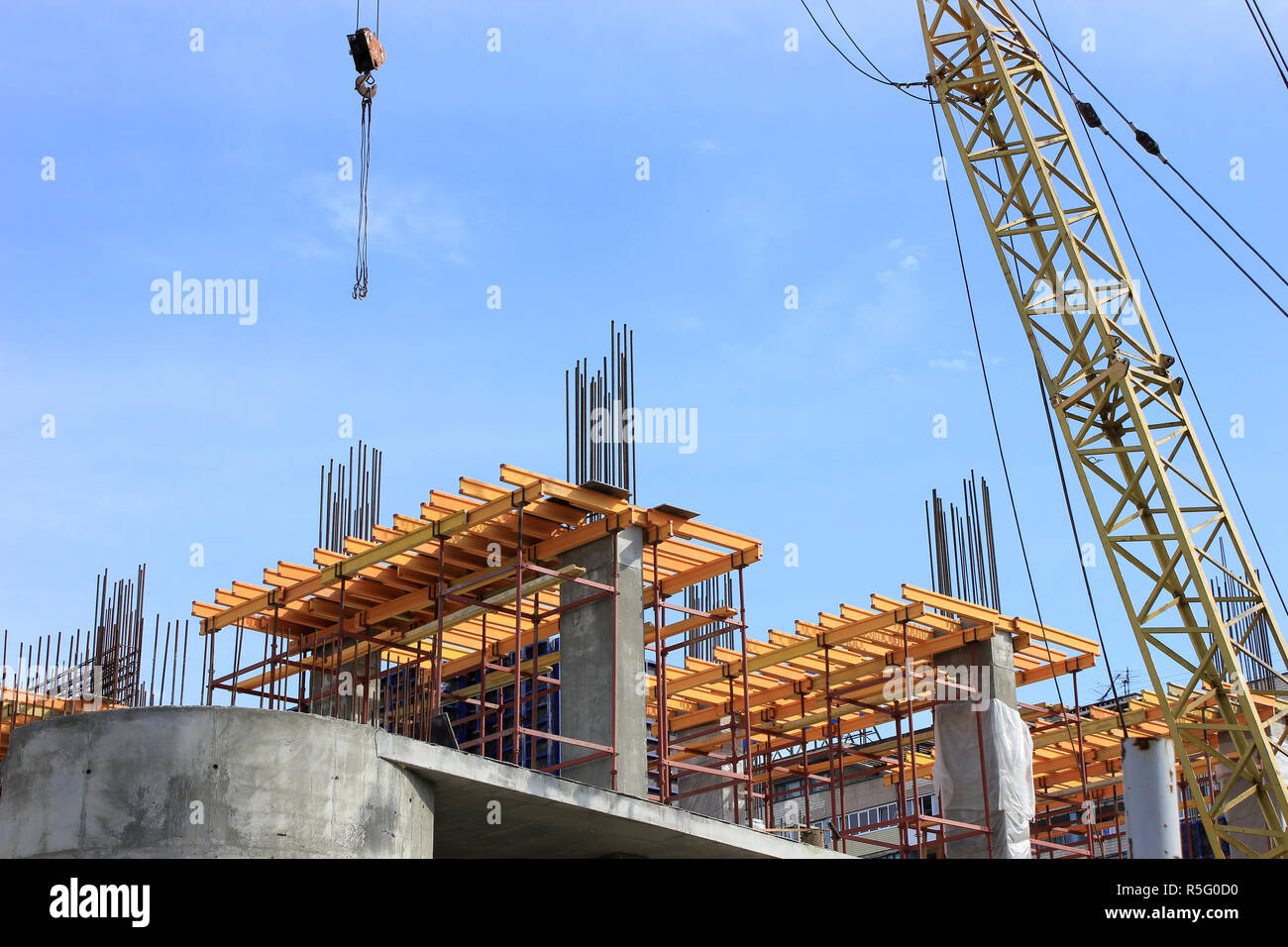 Crane elements on building Stock Photo - Alamy