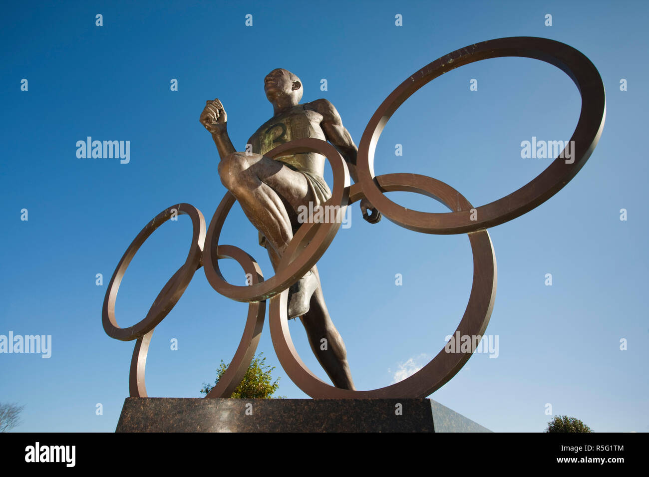 USA, Alabama, Oakville, Jesse Owens Museum, statue of Jesse Owens Stock ...
