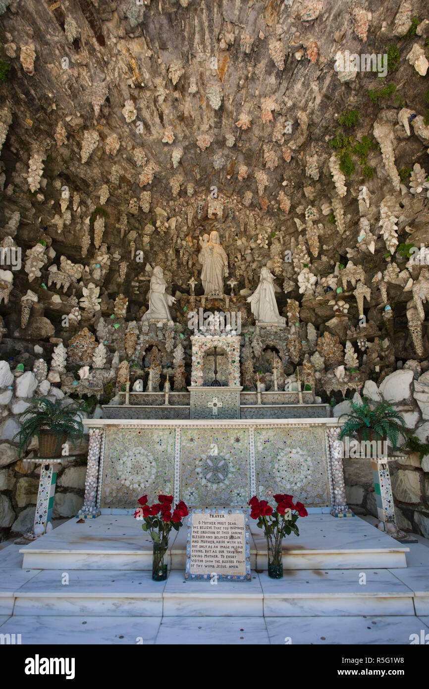 USA, Alabama, Cullman, Ave Maria Grotto, miniature international ...