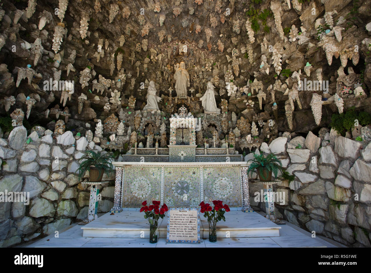 USA, Alabama, Cullman, Ave Maria Grotto, miniature international ...