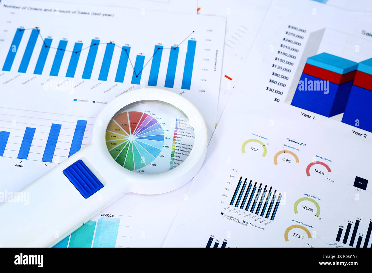 Magnifying glass diagram hi-res stock photography and images - Alamy