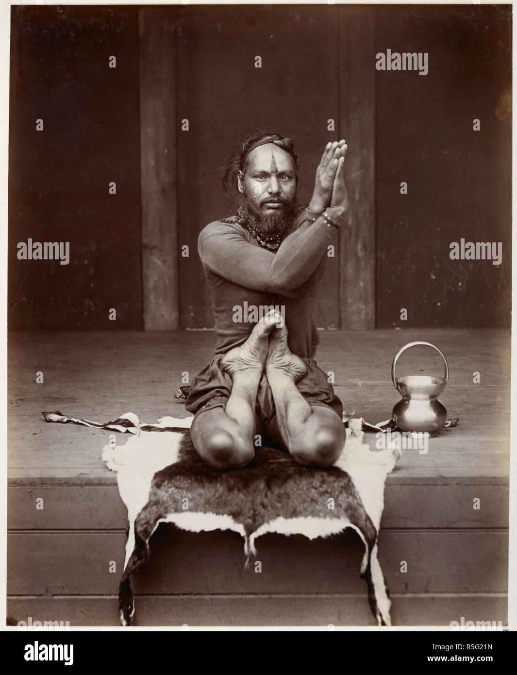 Male contortionist hi-res stock photography and images - Alamy