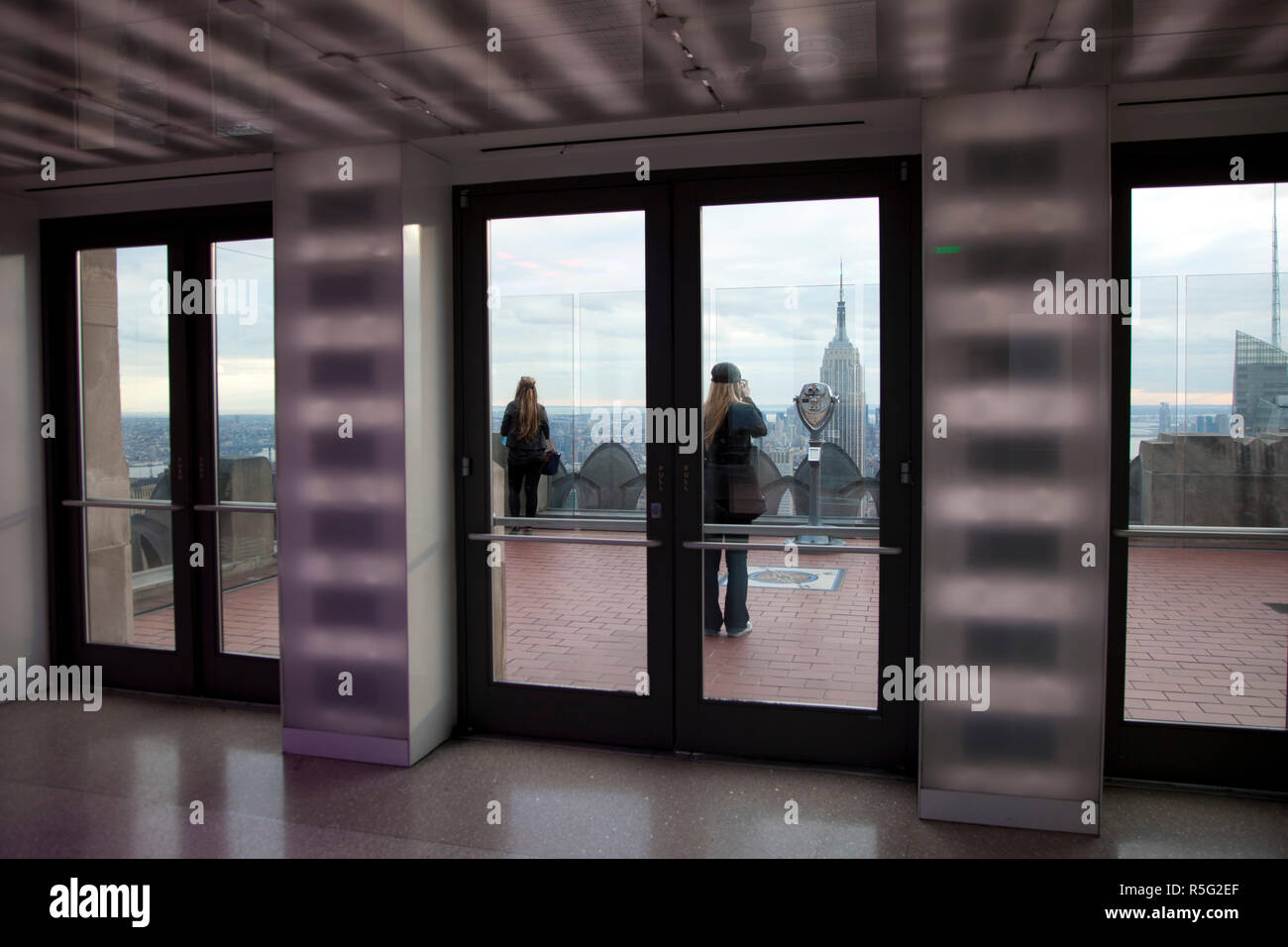 Top of the rock rockefeller center hi-res stock photography and images ...