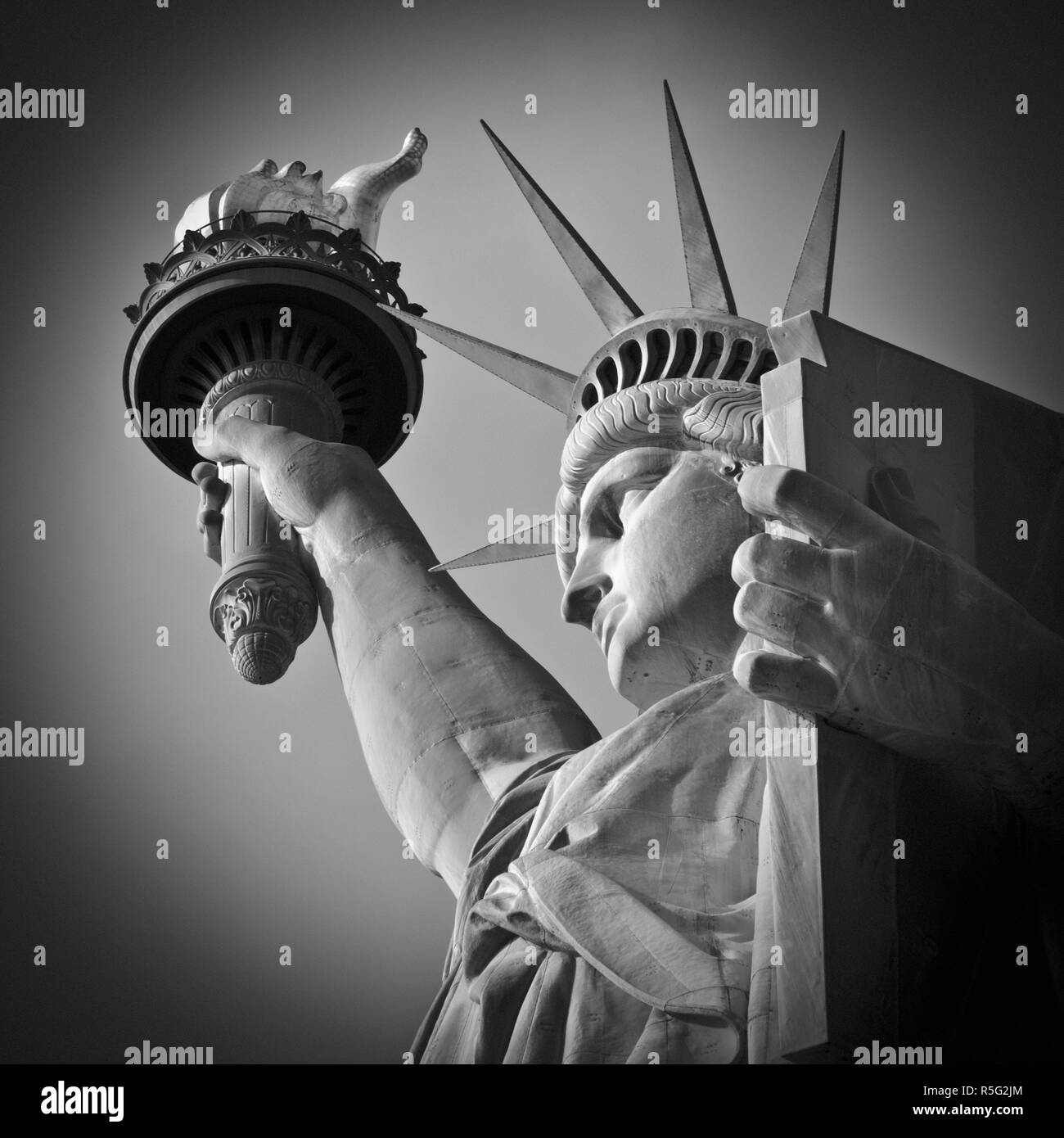 New york city statue detail Black and White Stock Photos & Images - Alamy