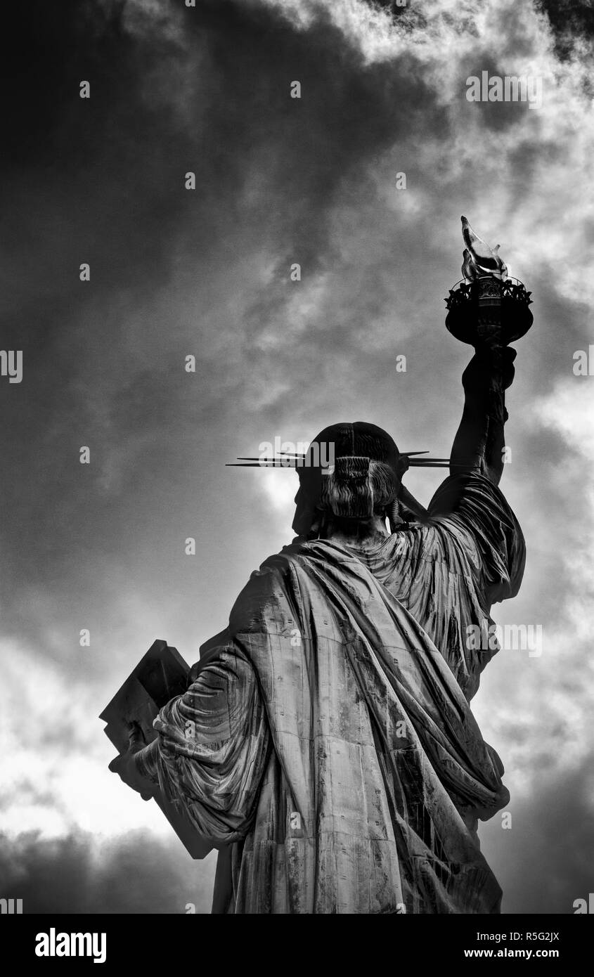Statue of liberty rear view hi-res stock photography and images - Alamy