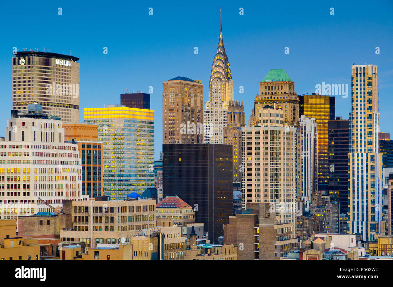 USA, New York, Manhattan, Midtown, Chrysler Building in centre Stock ...