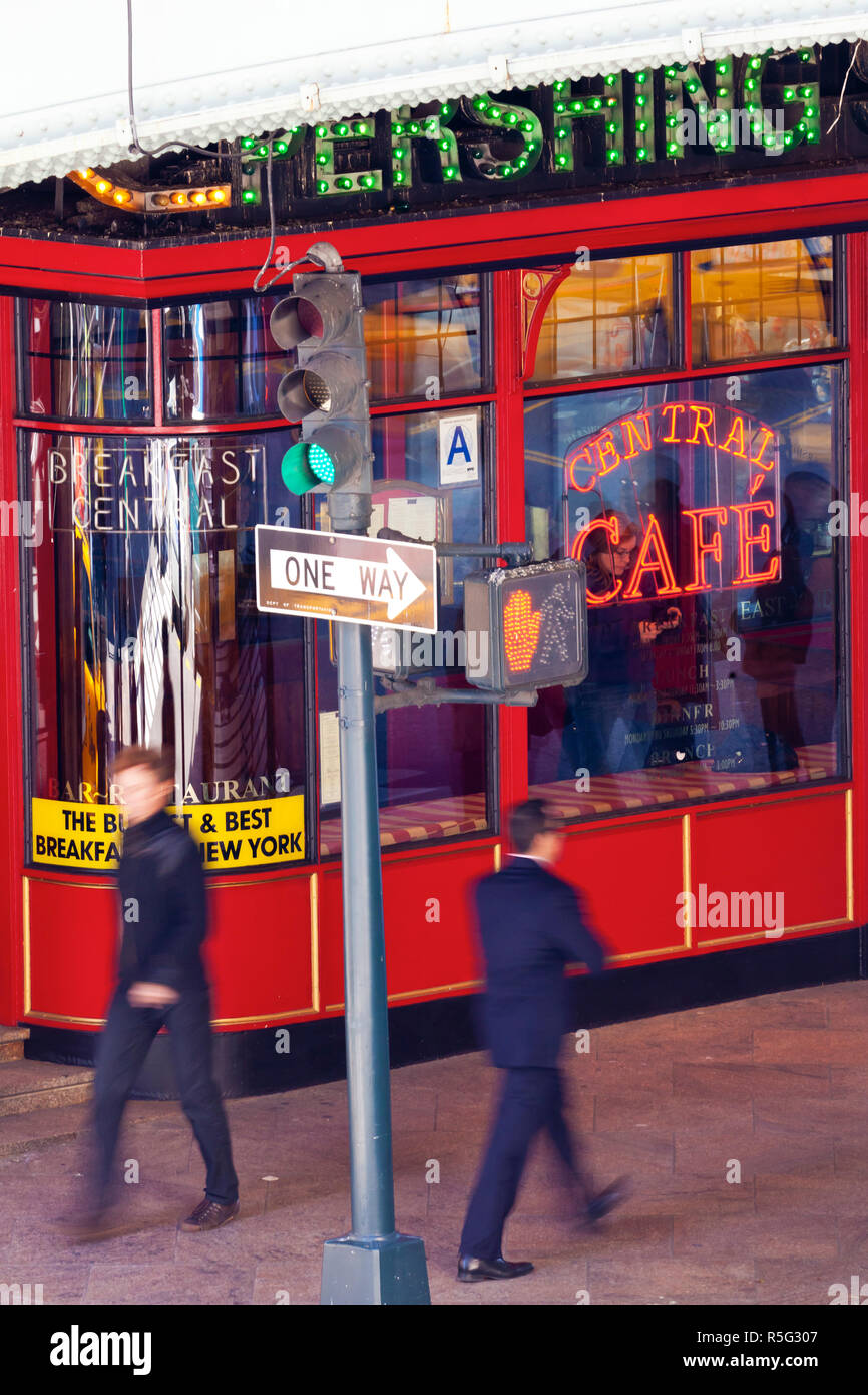 Cafe outside Grand Central Station, Manhattan, New York, USA Stock ...