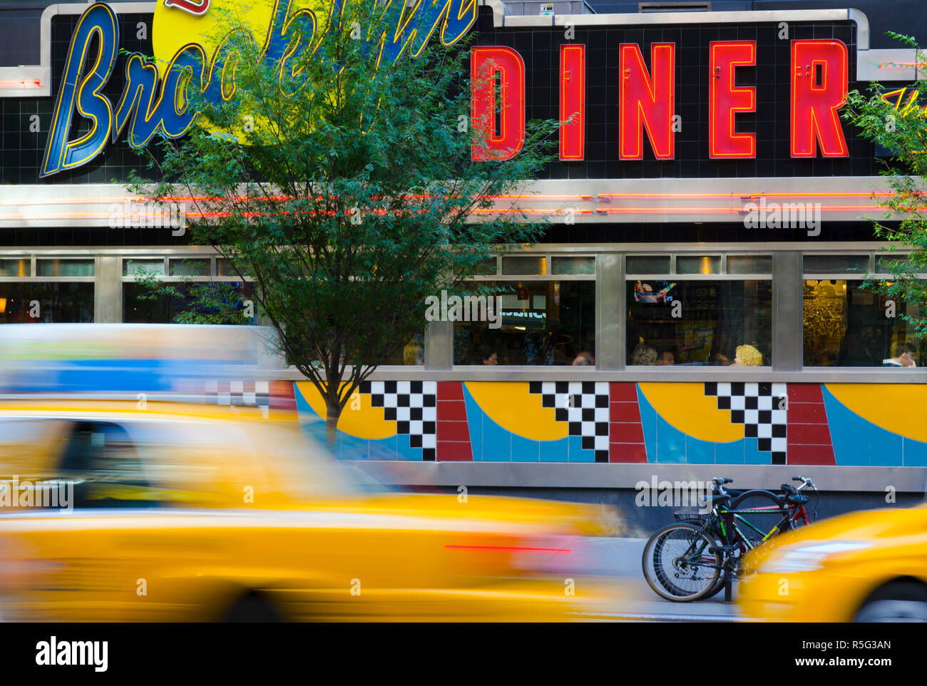 USA, New York, Manhattan, Midtown, West 57th Street, Brooklyn Diner ...
