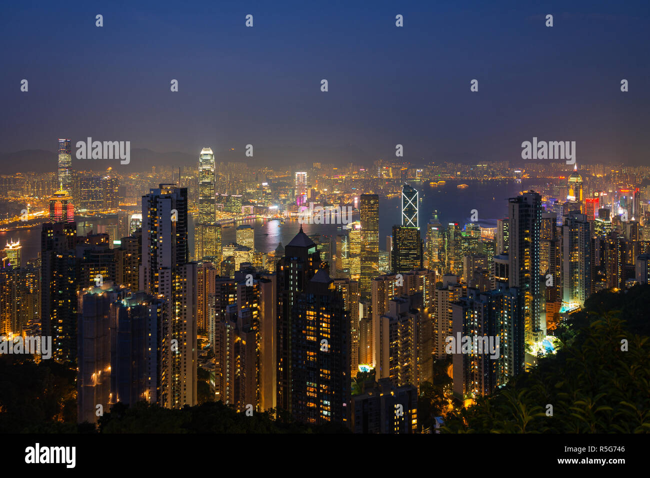 Panorama view of Hong Kong's illuminated skyline as seen from Victoria Peak at dusk Stock Photo ...